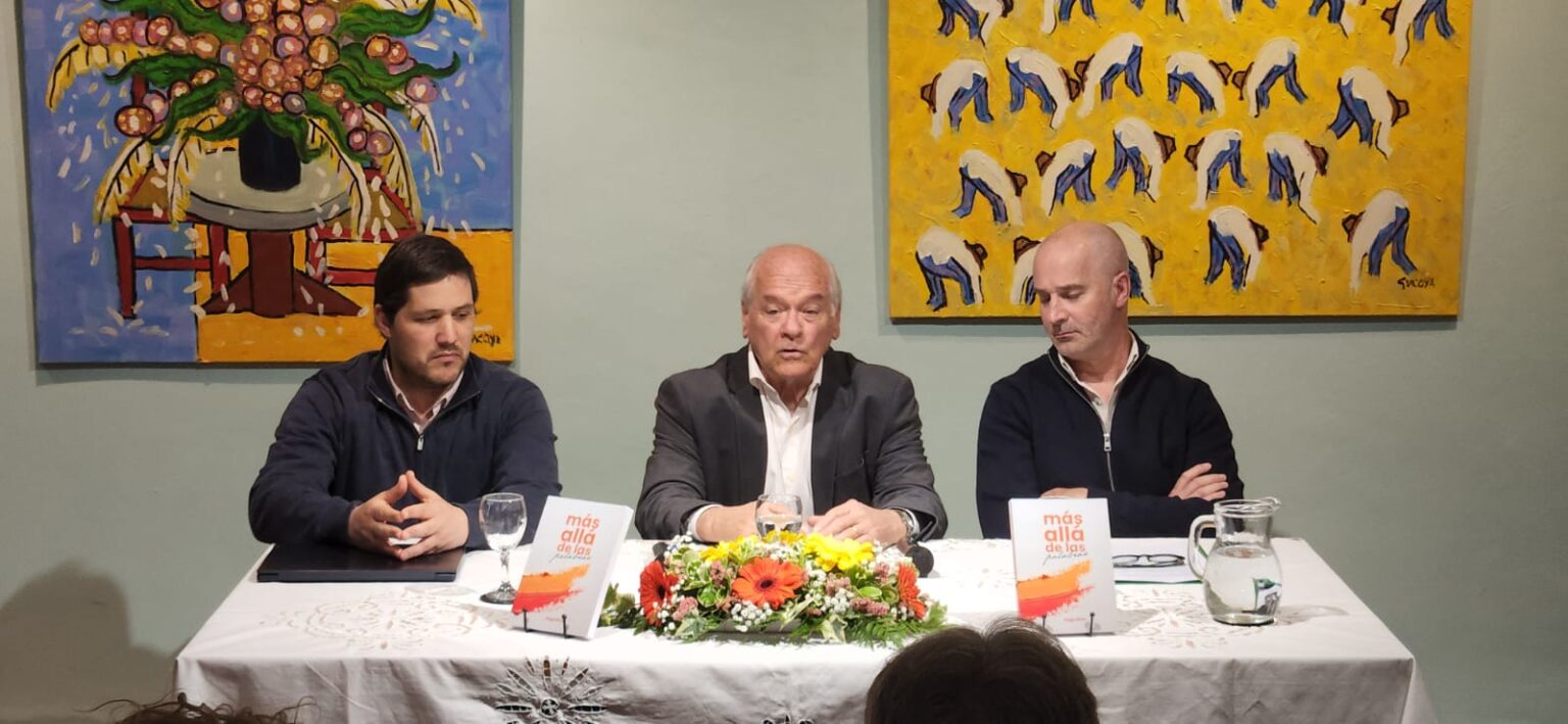 Presentación del libro de Hugo Riva «Más allá de las palabras ...